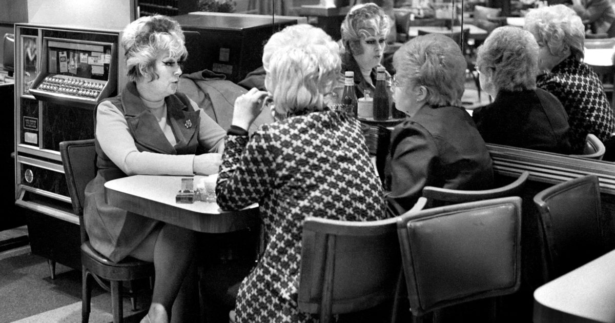 Nostalgic photos of New York City's café culture in the '70s | Huck