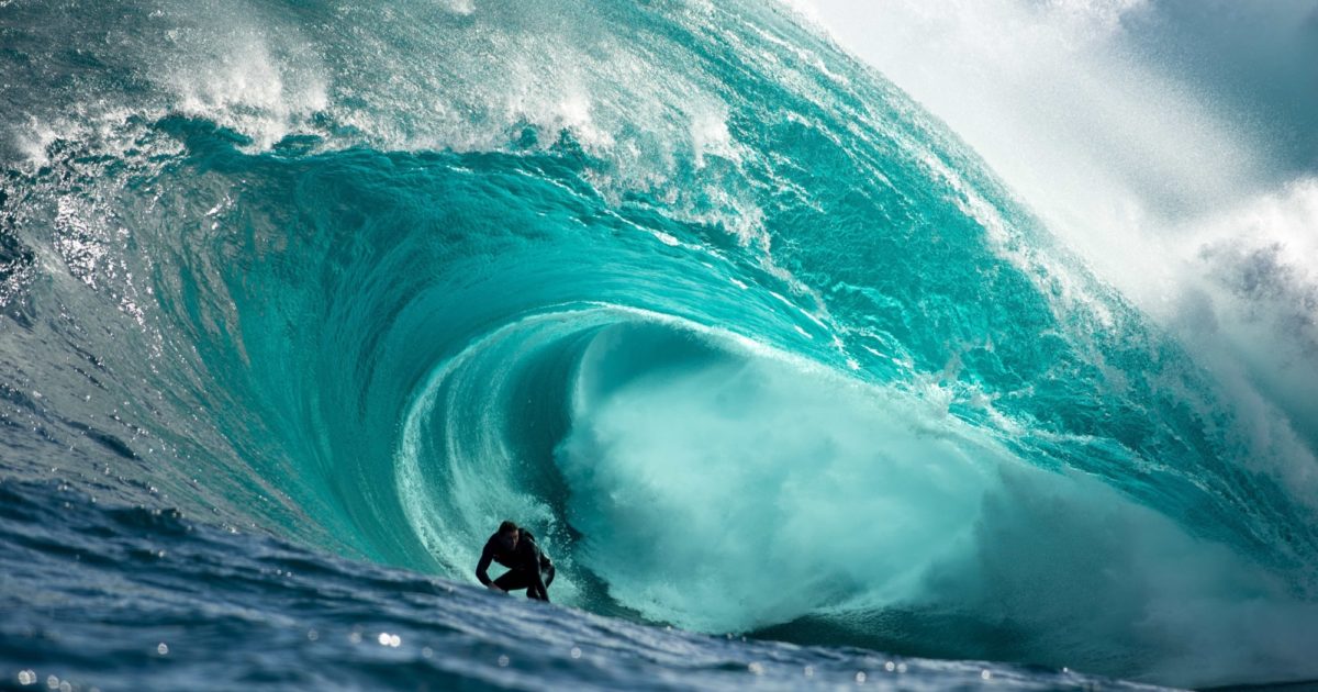 Gliding through Hawaiian waves with Stephanie Gilmore | Huck