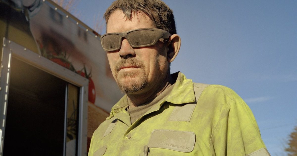 Photos of life in the shadow of an American power plant | Huck